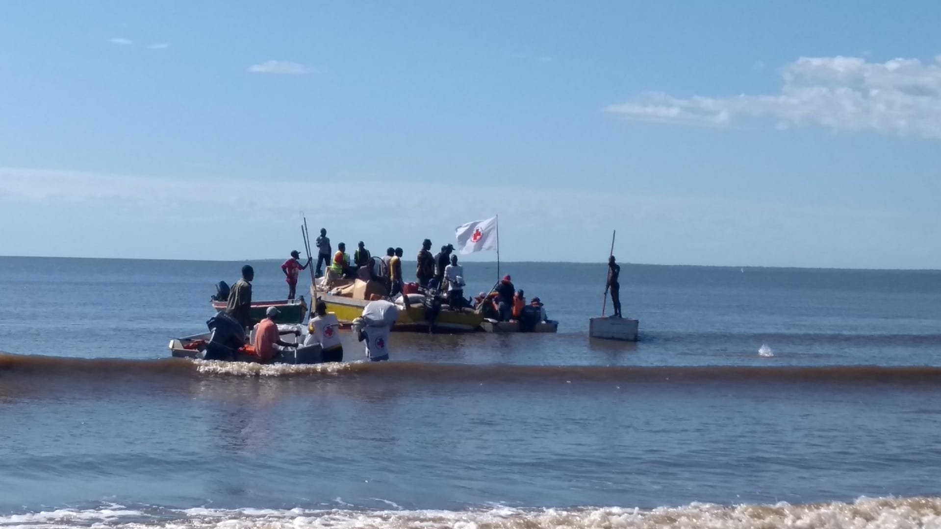 Distribution de kits d'abris après le cyclone Kenneth | Croix-Rouge