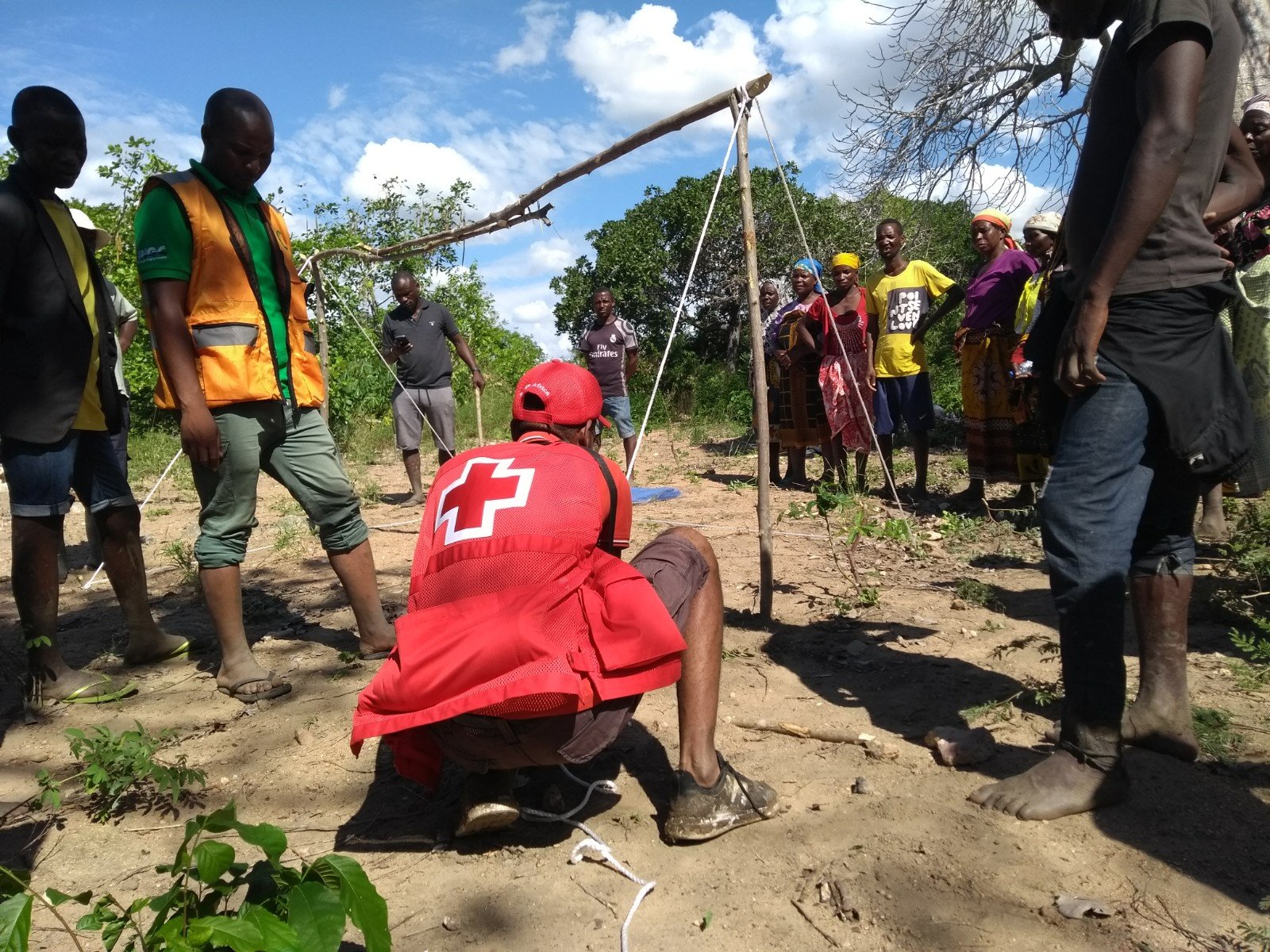 Distribution de kits d'abris après le cyclone Kenneth | Croix-Rouge